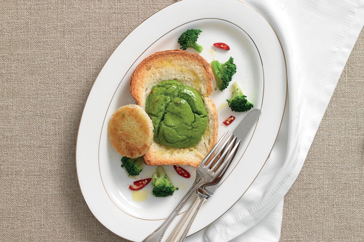 Toasted Bread with Eggs and Broccoli Recipe - La Cucina Italiana