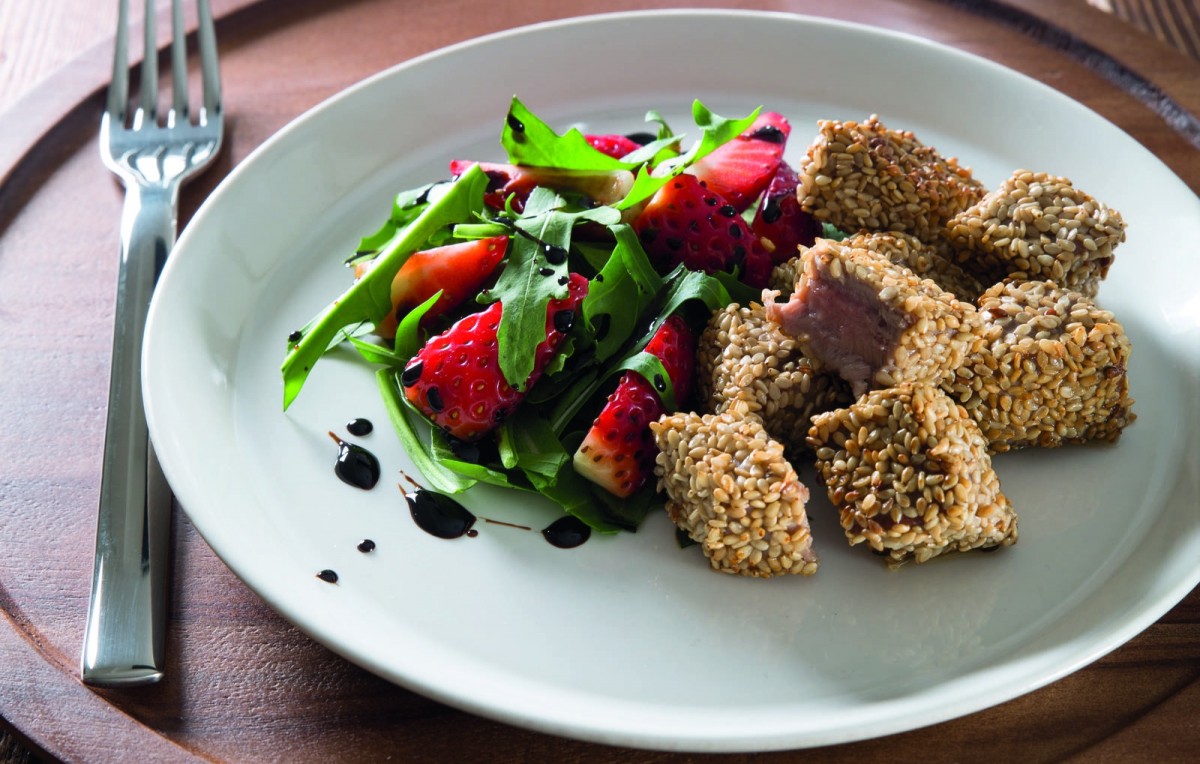 Sesame Tuna with Balsamic Strawberries Recipe - La Cucina Italiana