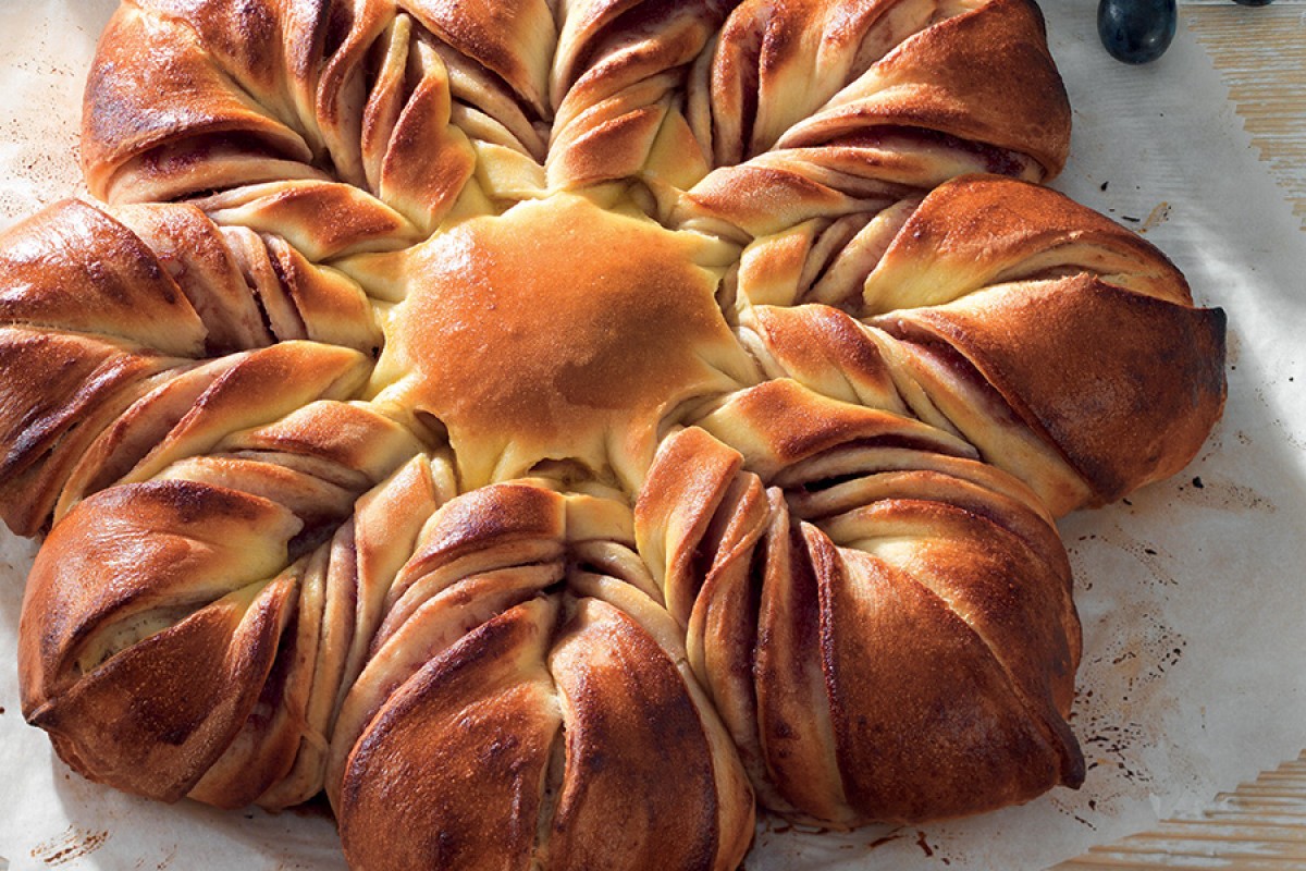 Grape Pull-Apart Pastry Recipe - La Cucina Italiana