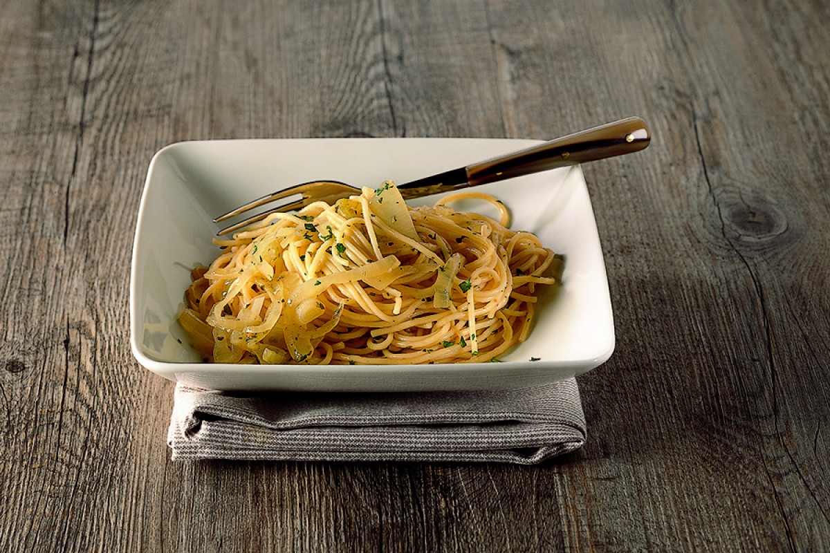 Spaghetti With Vernaccia and Onion Jus Recipe - La Cucina Italiana