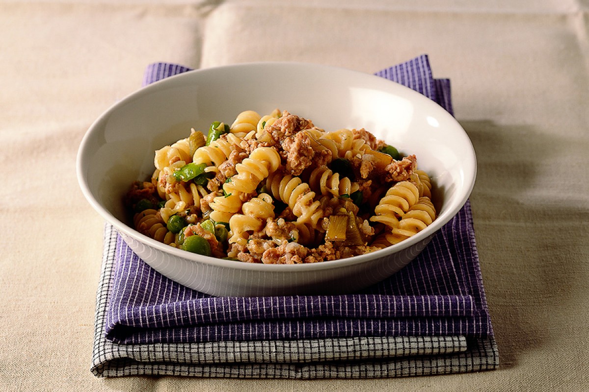 Fusilli with White Chicken Ragù Recipe - La Cucina Italiana