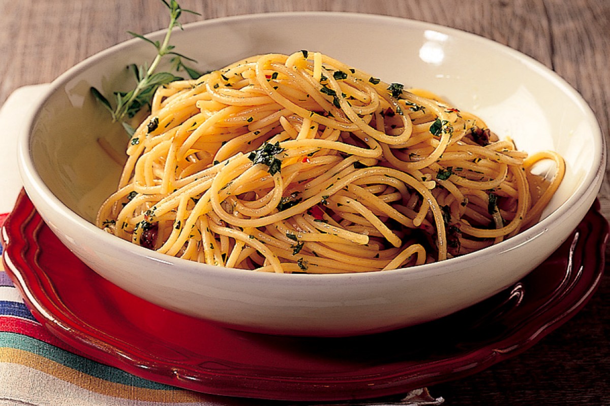 Spaghetti with Anchovies, Herbs and Lemon Recipe - La Cucina Italiana