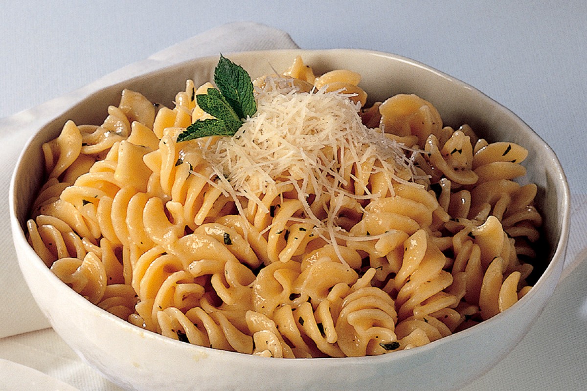 Fusilli With Pecorino and Calamint Recipe - La Cucina Italiana