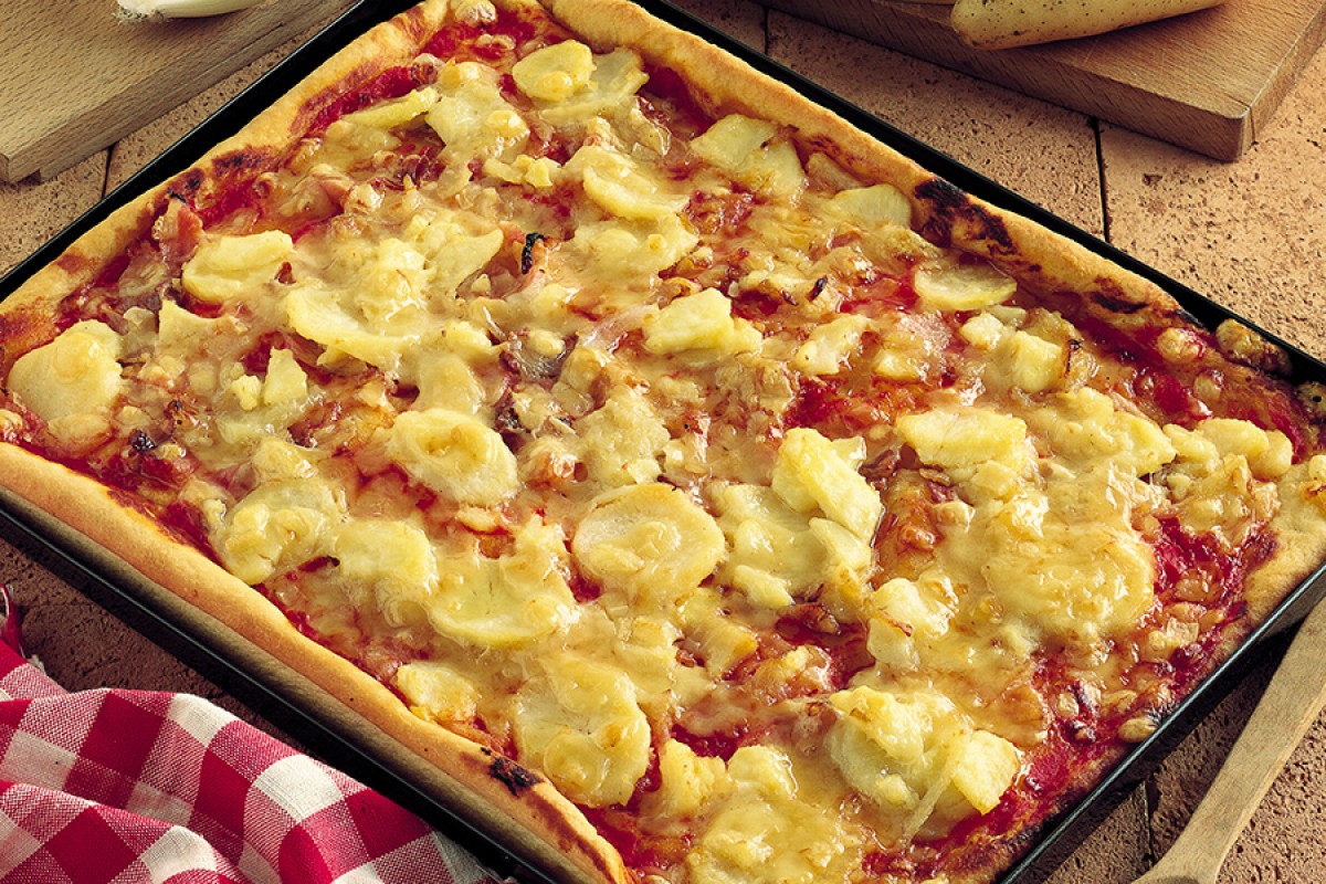 Potato and Onion Pizza Recipe - La Cucina Italiana