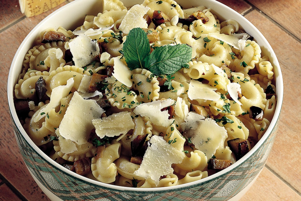 Pasta With Eggplant and Mint Recipe - La Cucina Italiana