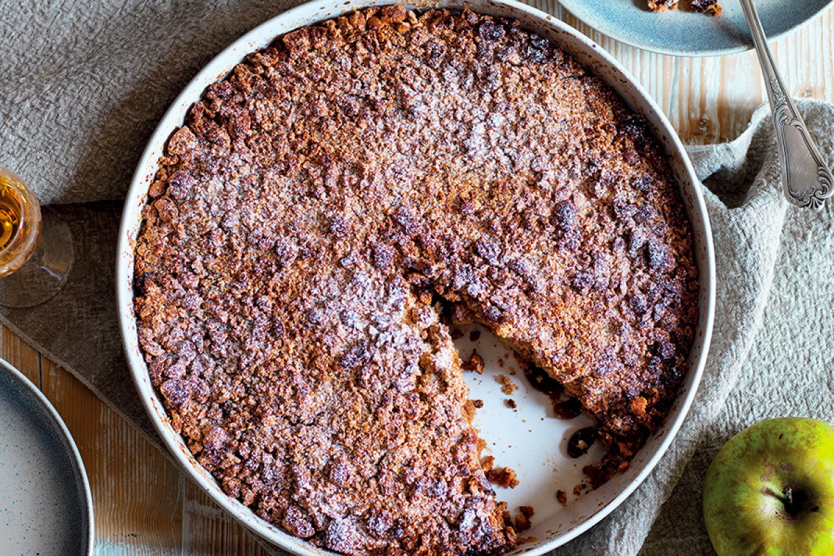 Apple, Amaretti and Marsala Cake Recipe - La Cucina Italiana