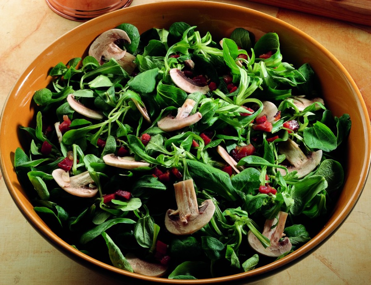 Country-Style Mâche Recipe - La Cucina Italiana