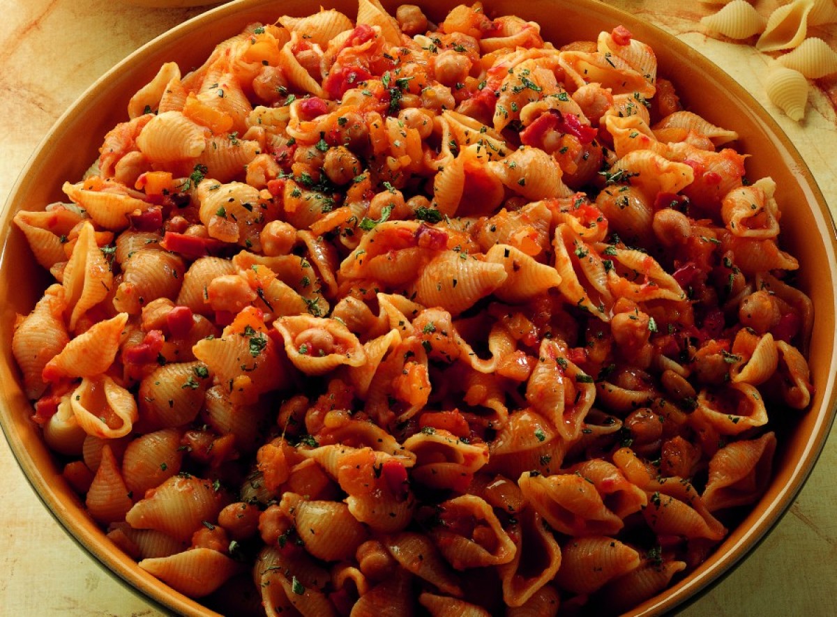 Shells with Squash and Chickpeas Recipe - La Cucina Italiana