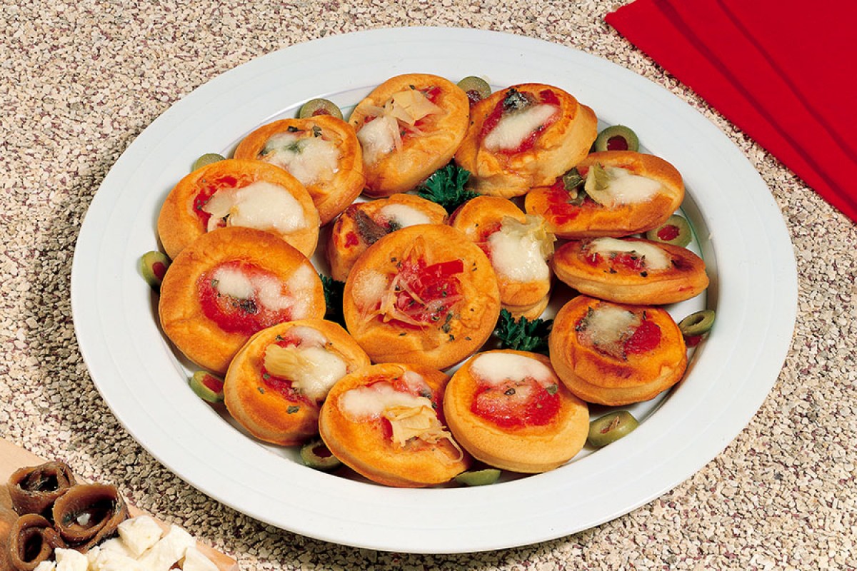 Mini Pizzas Recipe - La Cucina Italiana