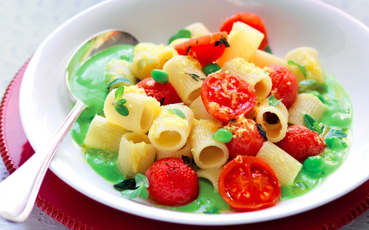 Mezzi Rigatoni With Pea Purée, Cherry Tomatoes, and Lemon Recipe - La ...