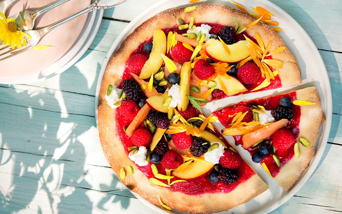 Red Dessert Pizza with Raspberries and Mixed Fruits Recipe - La Cucina ...