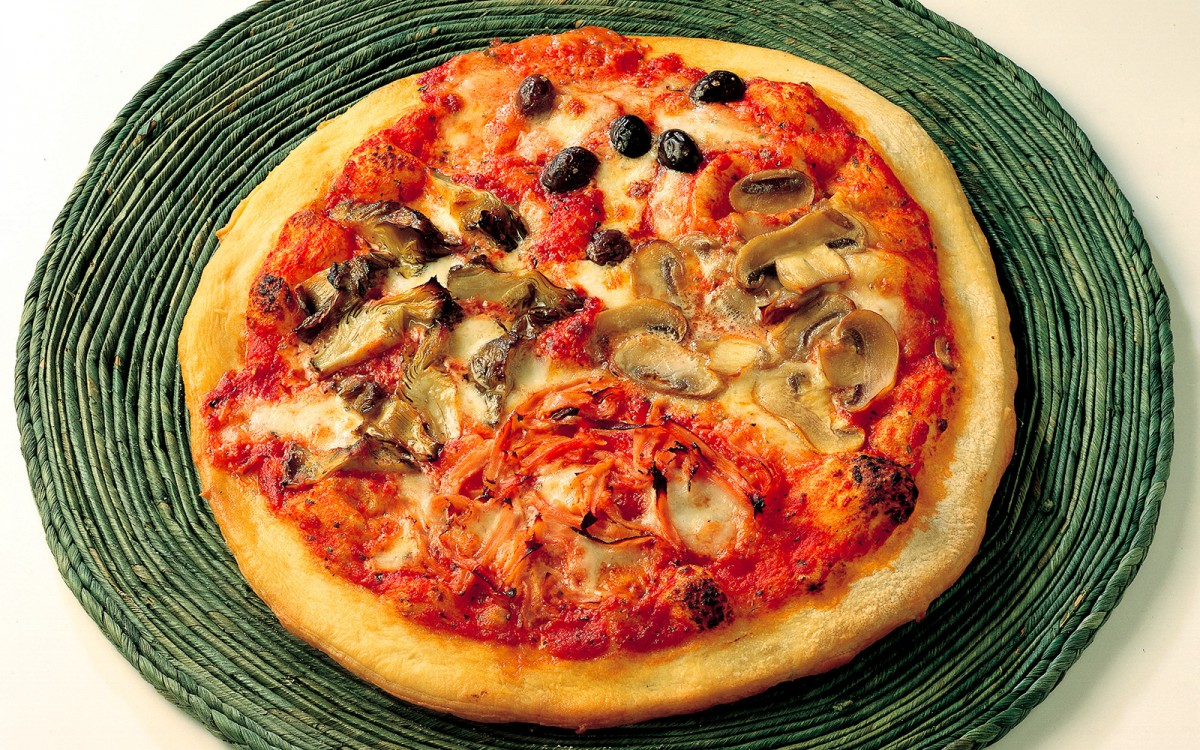 Rustic Pizza Recipe - La Cucina Italiana