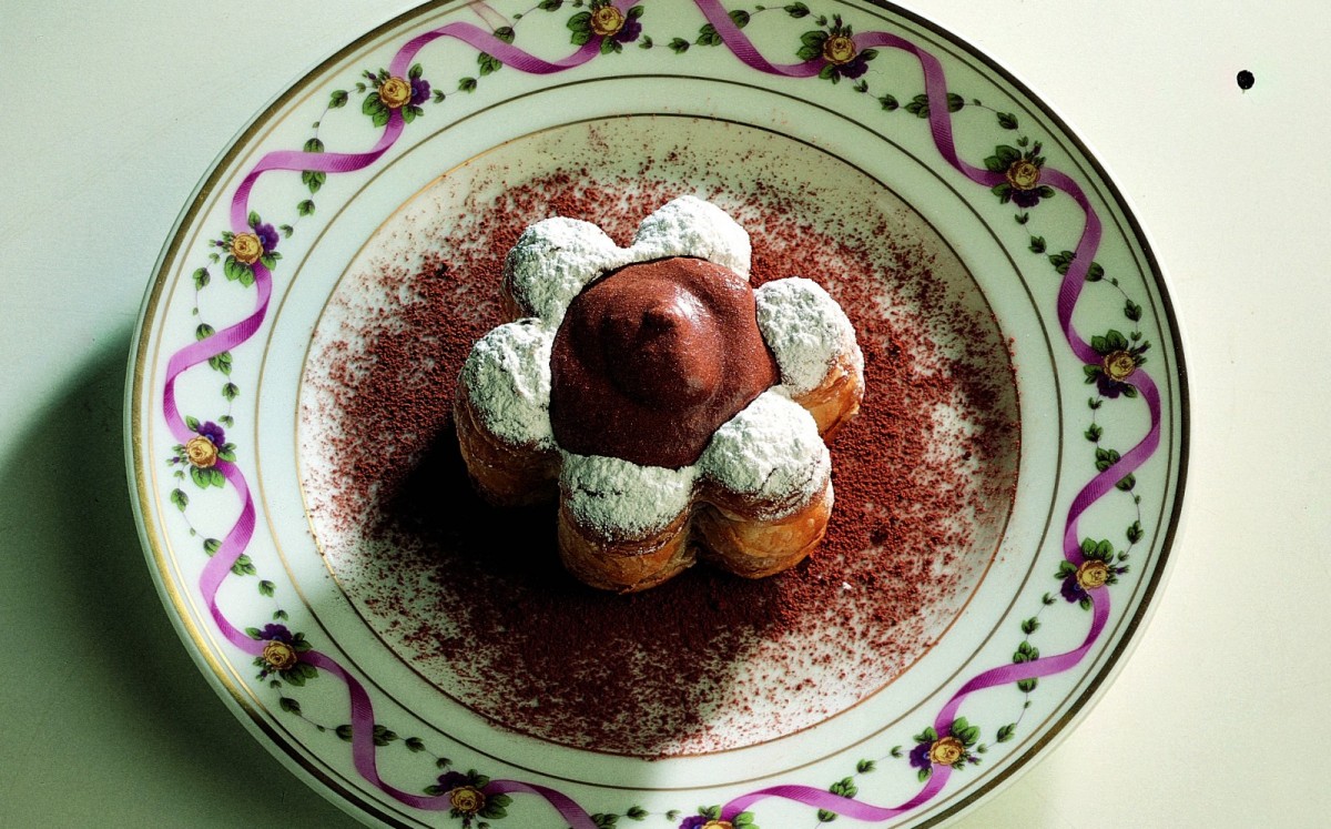 Coffee Cream Puffs Recipe - La Cucina Italiana