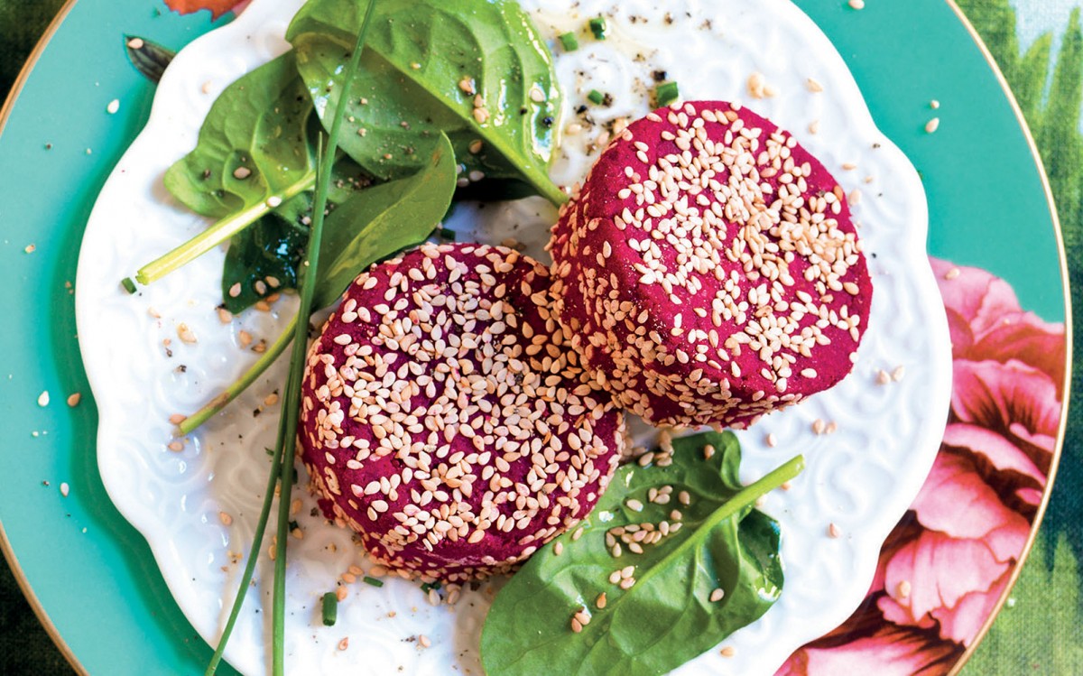 Green Bean and Beet Crackers with Sesame Sauce Recipe - La Cucina Italiana