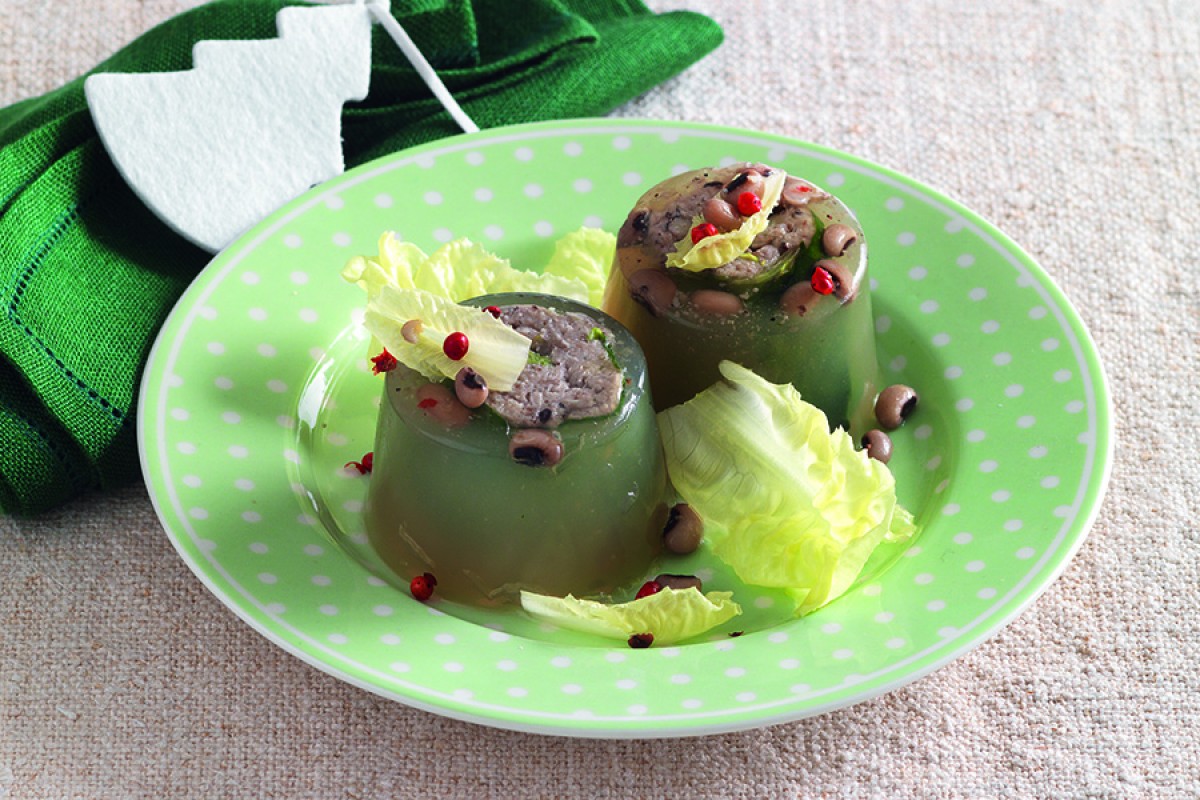 Black-Eyed Pea Pâté with Lettuce Recipe - La Cucina Italiana