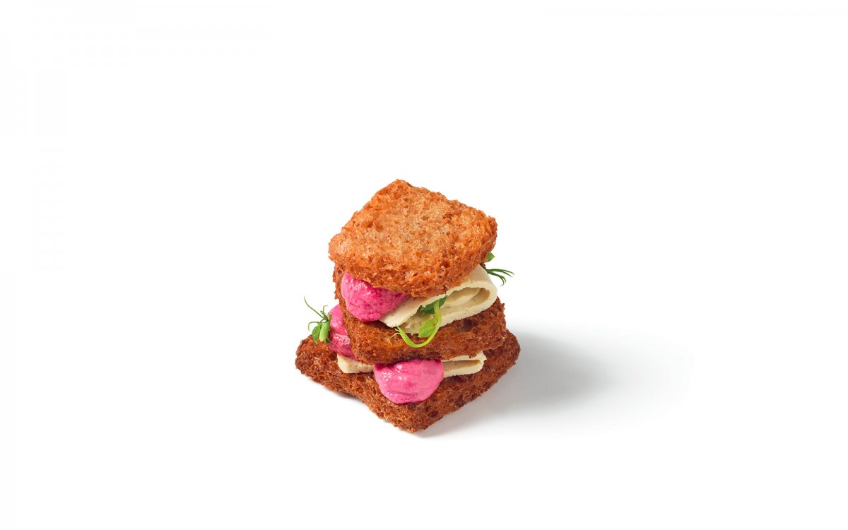Whole Wheat Beet and Tofu Canapés Recipe - La Cucina Italiana
