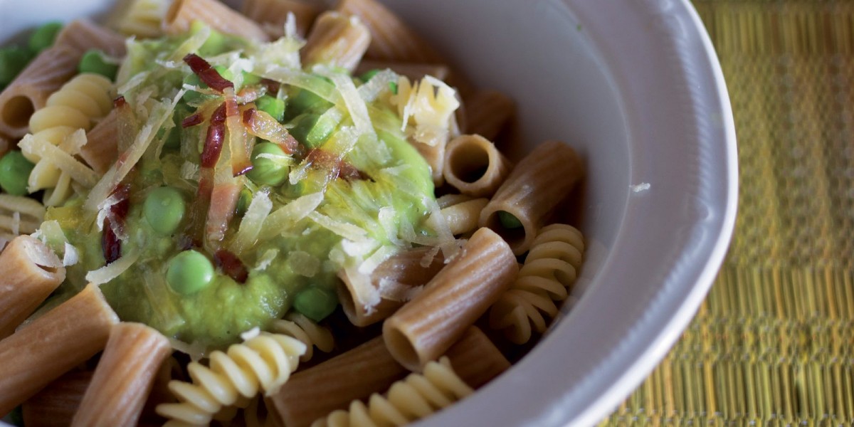 Rigatoni and Fusilli With Peas and Guanciale Recipe - La Cucina Italiana