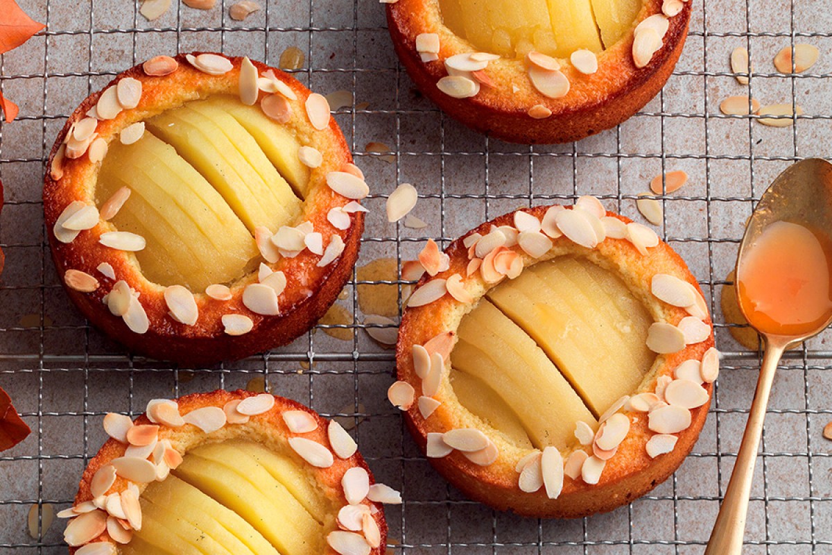 Apple Tartlets with Almonds Recipe - La Cucina Italiana